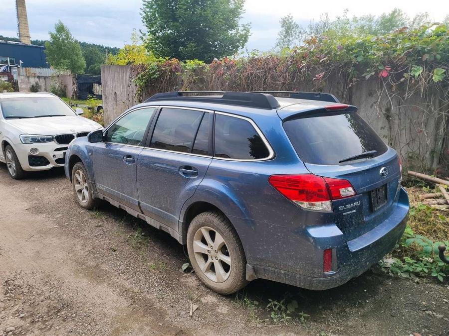Blue Subaru Outback 2014 in Vilnius, with an engine capacity of 2.46 L and mileage of 232 thousand km for 2450 €, photo 3 on AUTOMOTO.COM.LV