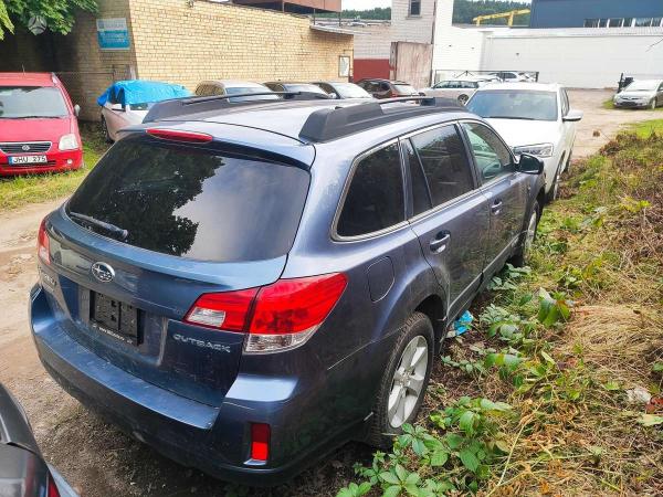 Blue Subaru Outback 2014 in Vilnius, with an engine capacity of 2.46 L and mileage of 232 thousand km for 2450 €, photo 4 on AUTOMOTO.COM.LV