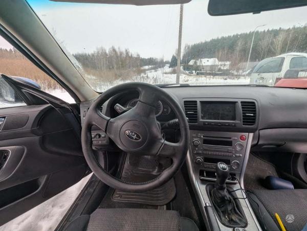 Blue Subaru Outback 2005 in Vilnius, with an engine capacity of 2.50 L and mileage of 387 thousand km for 1000 €, photo 4 on AUTOMOTO.COM.LV