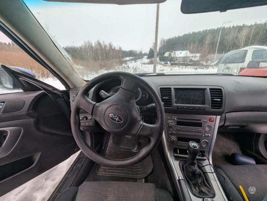 Blue Subaru Outback 2005 in Vilnius, with an engine capacity of 2.50 L and mileage of 387 thousand km for 1000 €, photo 4 on AUTOMOTO.COM.LV