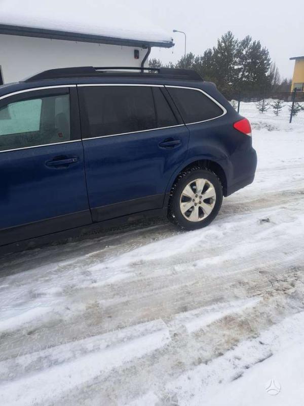Blue Subaru Outback 2011 in Vilnius, with an engine capacity of 2.46 L and mileage of 216 thousand km for 7000 €, photo 2 on AUTOMOTO.COM.LV