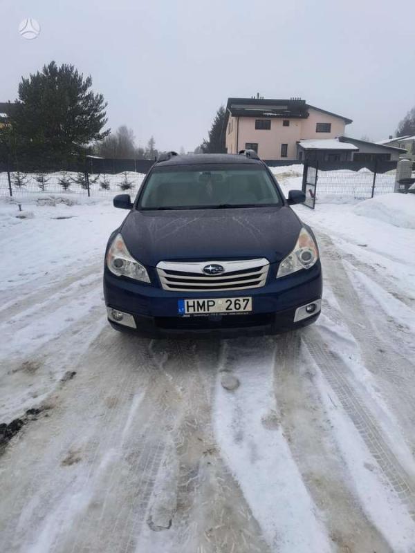 Blue Subaru Outback 2011 in Vilnius, with an engine capacity of 2.46 L and mileage of 216 thousand km for 7000 €, photo 3 on AUTOMOTO.COM.LV