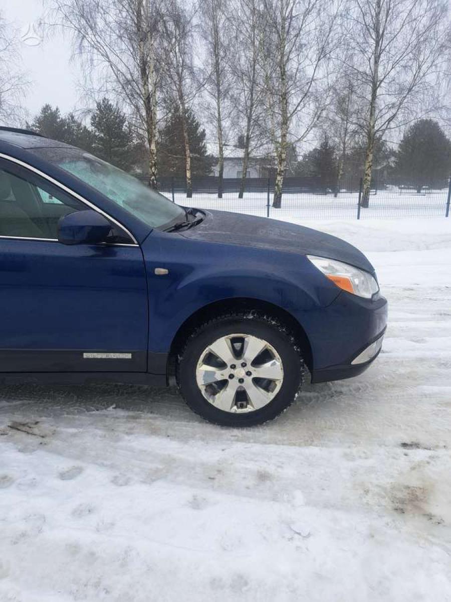 Blue Subaru Outback 2011 in Vilnius, with an engine capacity of 2.46 L and mileage of 216 thousand km for 7000 €, photo 4 on AUTOMOTO.COM.LV