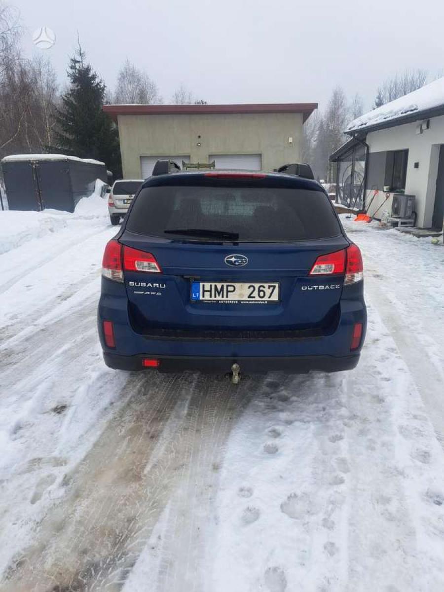 Blue Subaru Outback 2011 in Vilnius, with an engine capacity of 2.46 L and mileage of 216 thousand km for 7000 €, photo 6 on AUTOMOTO.COM.LV