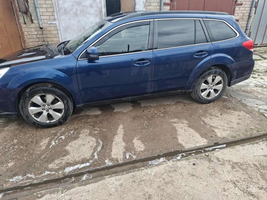 Blue Subaru Outback 2011 in Panevezys, with an engine capacity of 2.46 L and mileage of 411 thousand km for 4500 €, photo 7 on AUTOMOTO.COM.LV