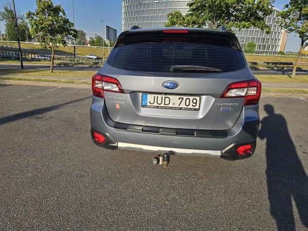 Blue Subaru Outback 2017 in Vilnius, with an engine capacity of 0.00 L and mileage of 193 thousand km for 13000 €, photo 4 on AUTOMOTO.COM.LV