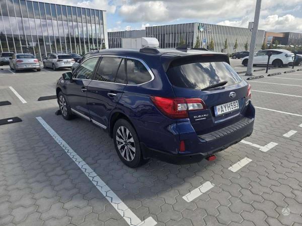 Subaru Outback 2017 in Vilnius on AUTOMOTO.COM.LV Blue Subaru Outback 2017 in Vilnius, with an engine capacity of 2.50 L and mileage of 204 thousand km for 15000 €, photo 7 on AUTOMOTO.COM.LV