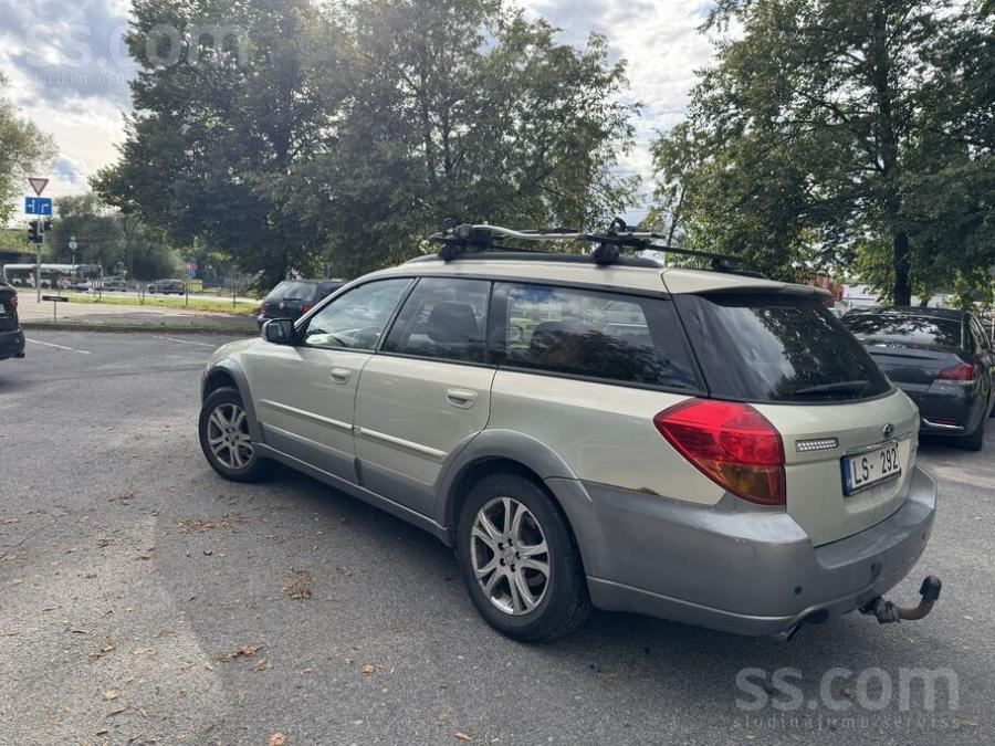Brown Subaru Outback 2004 in Riga, with an engine capacity of 2.50 L and mileage of 278 thousand km for 2300 €, photo 1 on AUTOMOTO.COM.LV