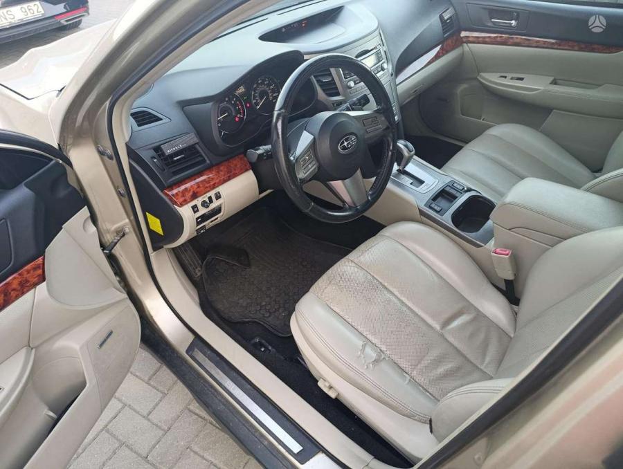 Brūns Subaru Outback 2010 Klaipėda, ar dzinēja tilpumu 2.46 L un nobraukumu 244 tūkst. km par 2650 €, foto 8 vietnē AUTOMOTO.COM.LV