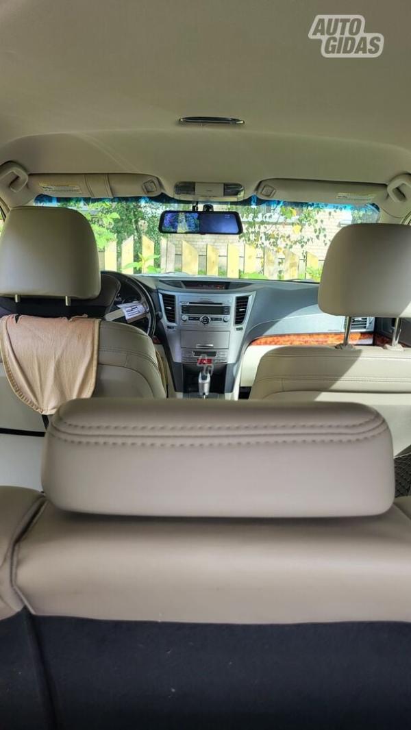 Brown Subaru Outback 2011 in Vilnius, with an engine capacity of 2.50 L and mileage of 260 thousand km for 5200 €, photo 4 on AUTOMOTO.COM.LV