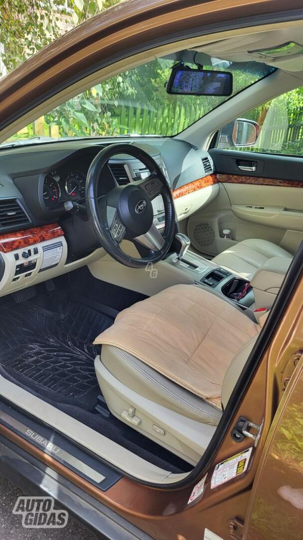 Brown Subaru Outback 2011 in Vilnius, with an engine capacity of 2.50 L and mileage of 260 thousand km for 5200 €, photo 6 on AUTOMOTO.COM.LV