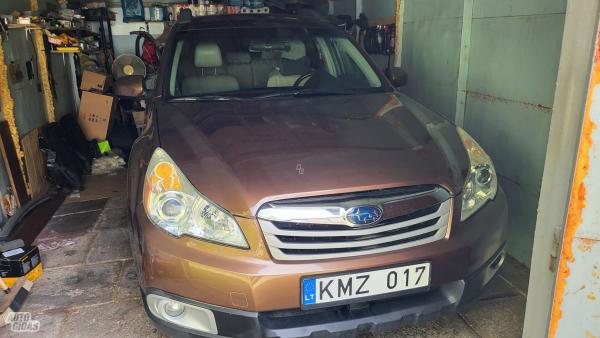 Brown Subaru Outback 2011 in Vilnius, with an engine capacity of 2.50 L and mileage of 260 thousand km for 5200 €, photo 7 on AUTOMOTO.COM.LV