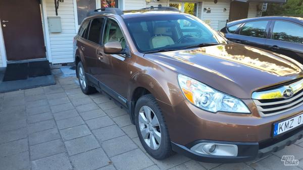 Brown Subaru Outback 2011 in Vilnius, with an engine capacity of 2.50 L and mileage of 260 thousand km for 5200 €, photo 8 on AUTOMOTO.COM.LV