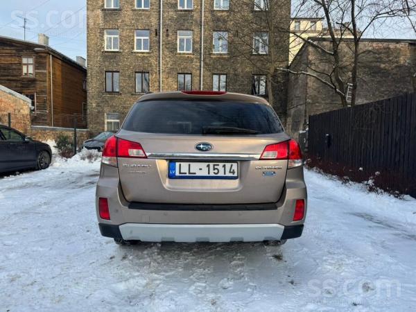 Brown Subaru Outback 2013 in Riga, with an engine capacity of 2.00 L and mileage of 267 thousand km for 6300 €, photo 4 on AUTOMOTO.COM.LV
