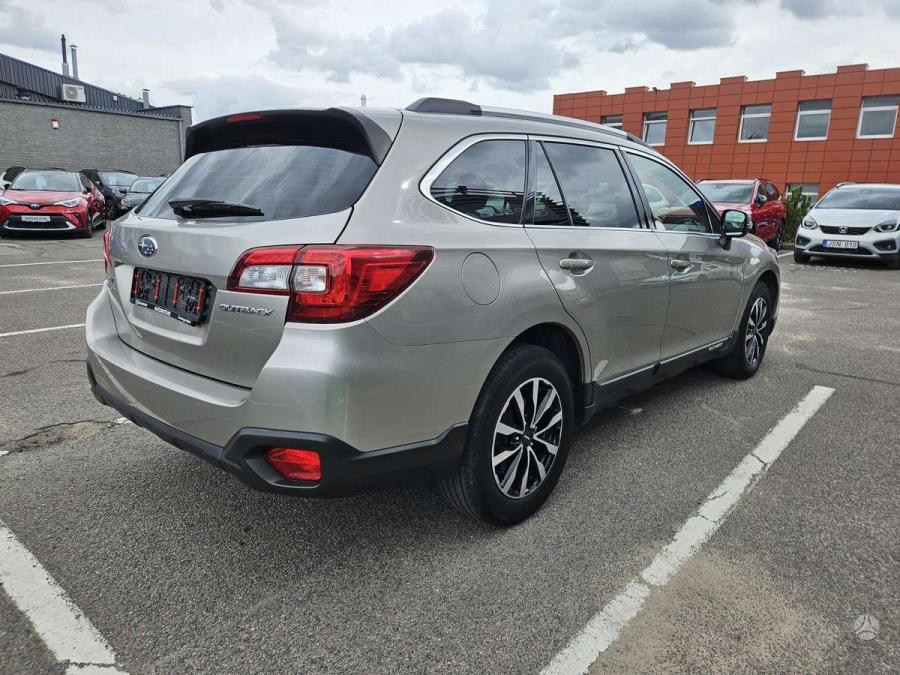 Brown Subaru Outback 2016 in Vilnius, with an engine capacity of 2.50 L and mileage of 134 thousand km for 15890 €, photo 4 on AUTOMOTO.COM.LV
