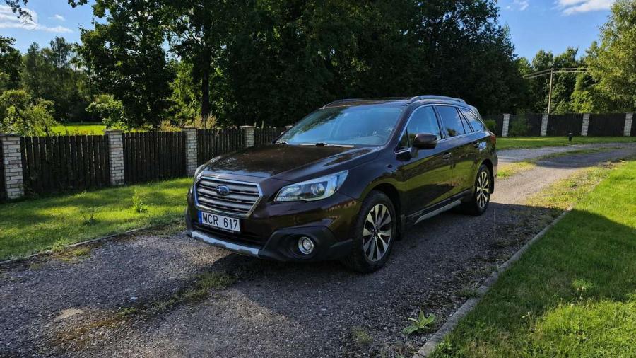 Brown Subaru Outback 2018 in Vilnius, with an engine capacity of 2.00 L and mileage of 235 thousand km for 15000 €, photo 1 on AUTOMOTO.COM.LV