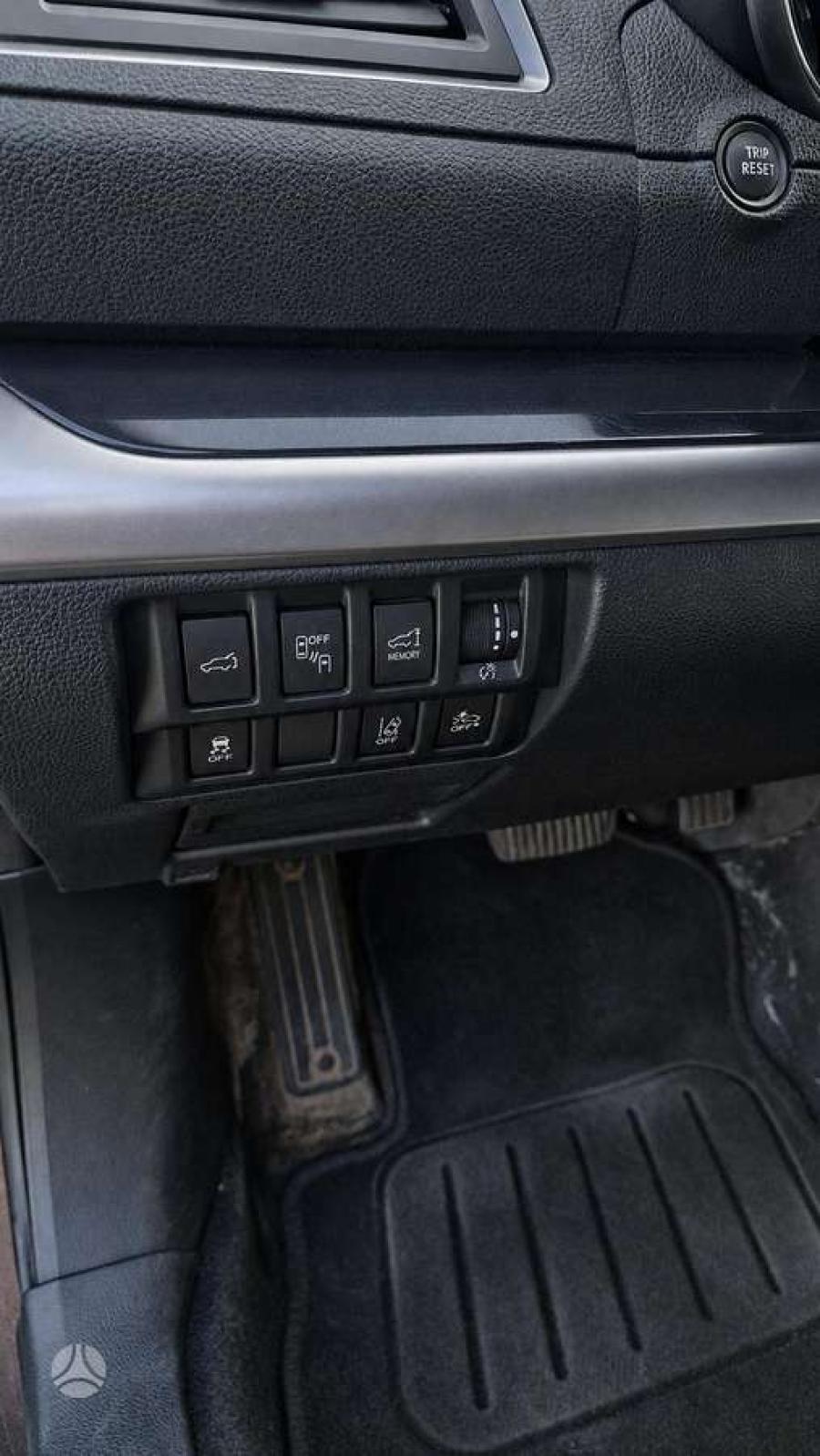 Brown Subaru Outback 2018 in Vilnius, with an engine capacity of 2.00 L and mileage of 235 thousand km for 15000 €, photo 23 on AUTOMOTO.COM.LV