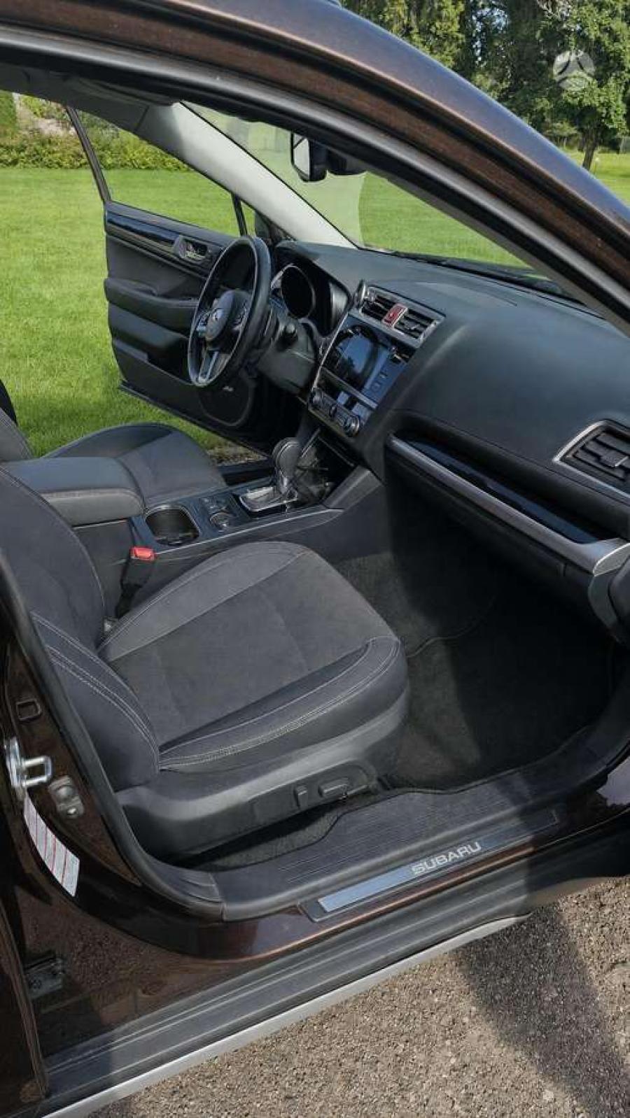 Brown Subaru Outback 2018 in Vilnius, with an engine capacity of 2.00 L and mileage of 235 thousand km for 15000 €, photo 26 on AUTOMOTO.COM.LV