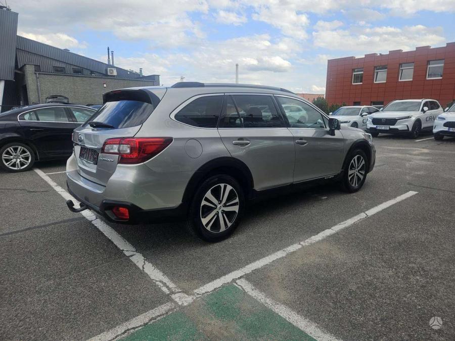 Brown Subaru Outback 2018 in Vilnius, with an engine capacity of 2.50 L and mileage of 152 thousand km for 17890 €, photo 4 on AUTOMOTO.COM.LV