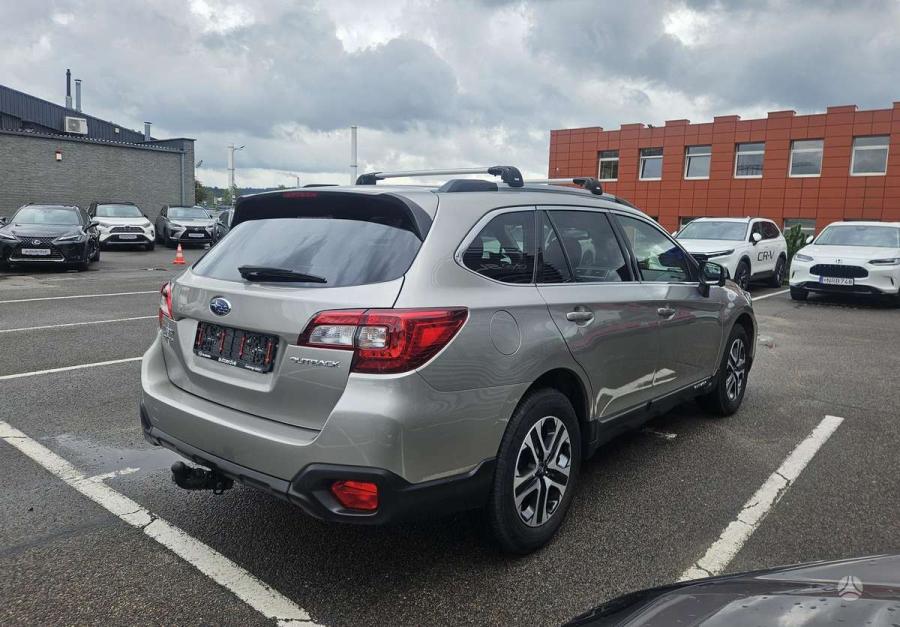 Brown Subaru Outback 2020 in Vilnius, with an engine capacity of 2.50 L and mileage of 45 thousand km for 21390 €, photo 4 on AUTOMOTO.COM.LV