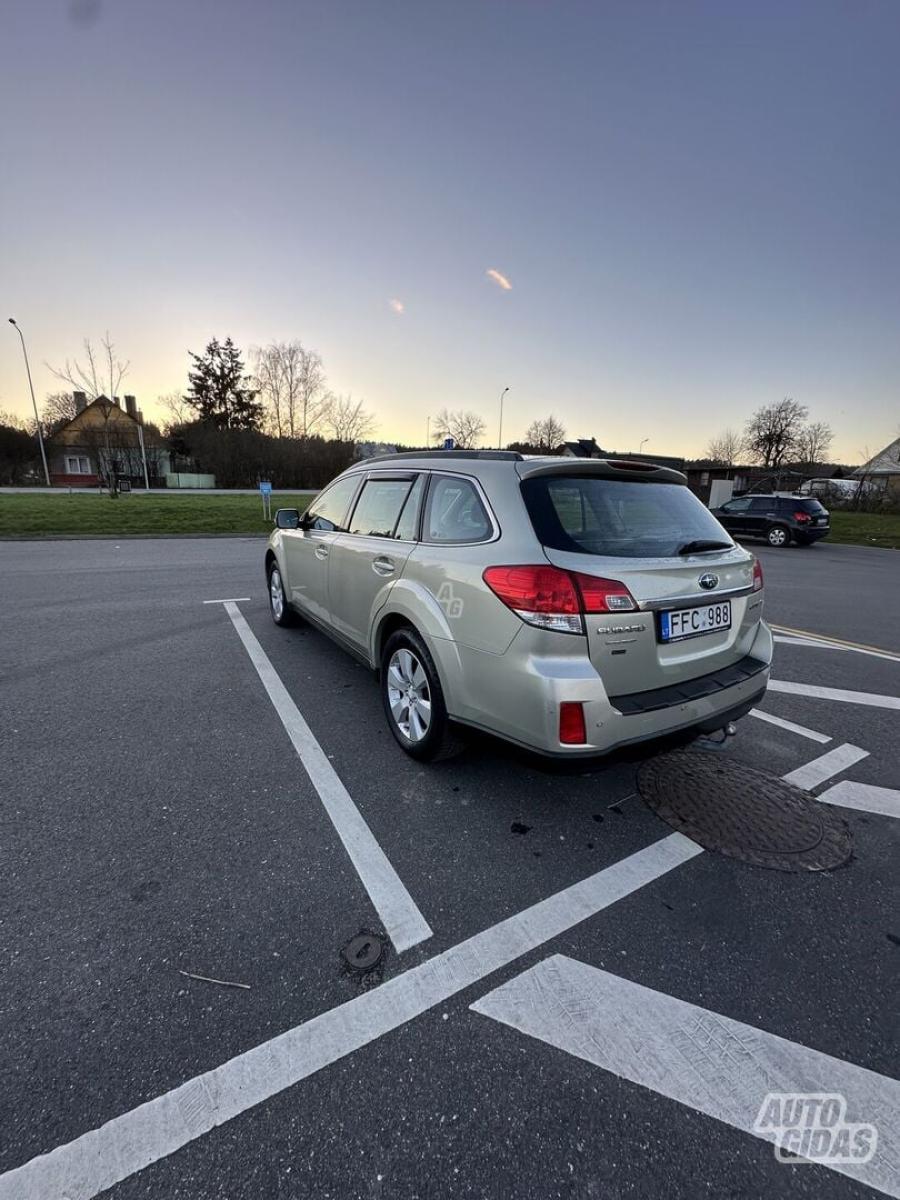 Subaru Outback 2011 in Vilnius, with an engine capacity of 2.50 L and mileage of 233 thousand km for 4300 €, photo 2 on AUTOMOTO.COM.LV