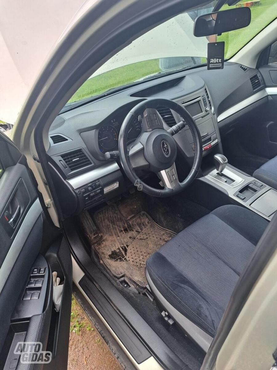 Subaru Outback 2012 in Vilnius, with an engine capacity of 2.50 L and mileage of 215 thousand km for 4000 €, photo 8 on AUTOMOTO.COM.LV