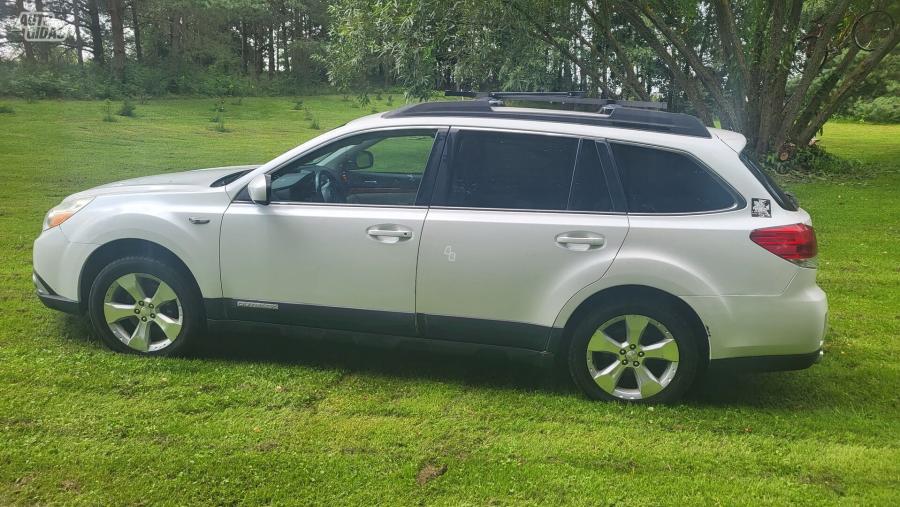 Subaru Outback 2012 in Vilnius, with an engine capacity of 3.60 L and mileage of 263 thousand km for 6800 €, photo 4 on AUTOMOTO.COM.LV