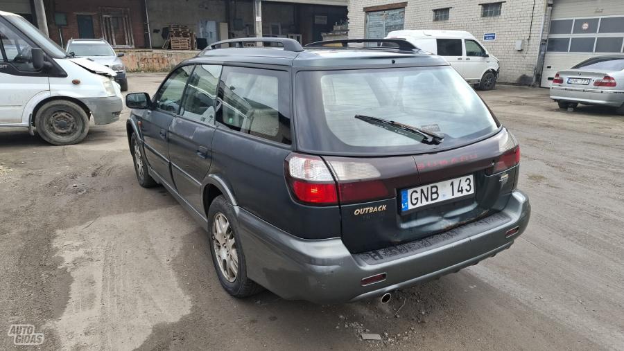 Green Subaru Outback 2002 in Vilnius, with an engine capacity of 3.00 L and mileage of 291 thousand km for 1000 €, photo 4 on AUTOMOTO.COM.LV