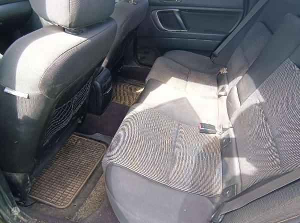 Green Subaru Outback 2005 in Moletai, with an engine capacity of 2.50 L and mileage of 472 thousand km for 1700 €, photo 6 on AUTOMOTO.COM.LV