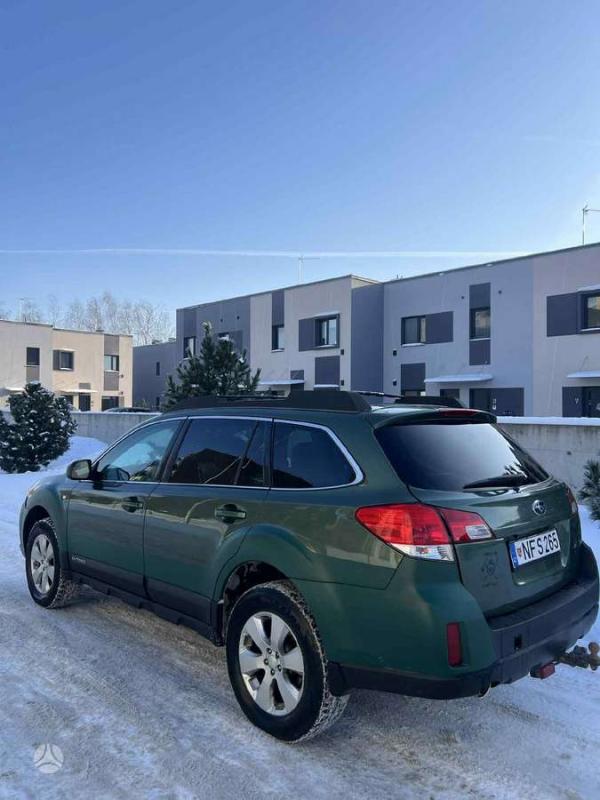 Green Subaru Outback 2009 in Kaunas, with an engine capacity of 2.50 L and mileage of 271 thousand km for 3300 €, photo 3 on AUTOMOTO.COM.LV