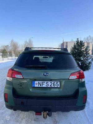 Green Subaru Outback 2009 in Kaunas, with an engine capacity of 2.50 L and mileage of 271 thousand km for 3300 €, photo 4 on AUTOMOTO.COM.LV