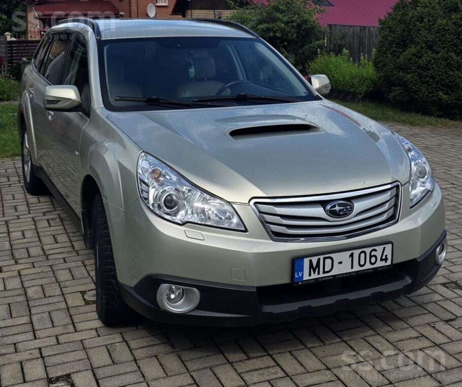 Green Subaru Outback 2011 in Kraslava, with an engine capacity of 2.00 L and mileage of 306 thousand km for 3350 €, photo 1 on AUTOMOTO.COM.LV