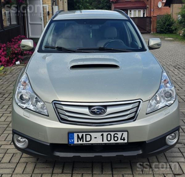 Green Subaru Outback 2011 in Kraslava, with an engine capacity of 2.00 L and mileage of 306 thousand km for 3350 €, photo 2 on AUTOMOTO.COM.LV