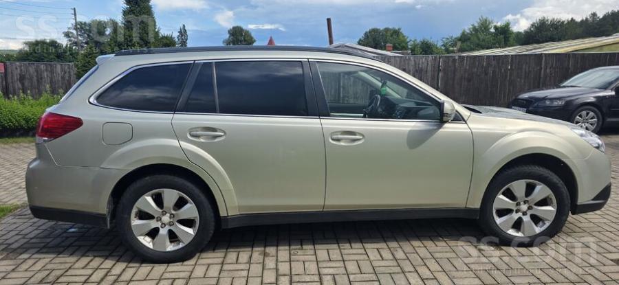 Green Subaru Outback 2011 in Kraslava, with an engine capacity of 2.00 L and mileage of 306 thousand km for 3350 €, photo 5 on AUTOMOTO.COM.LV