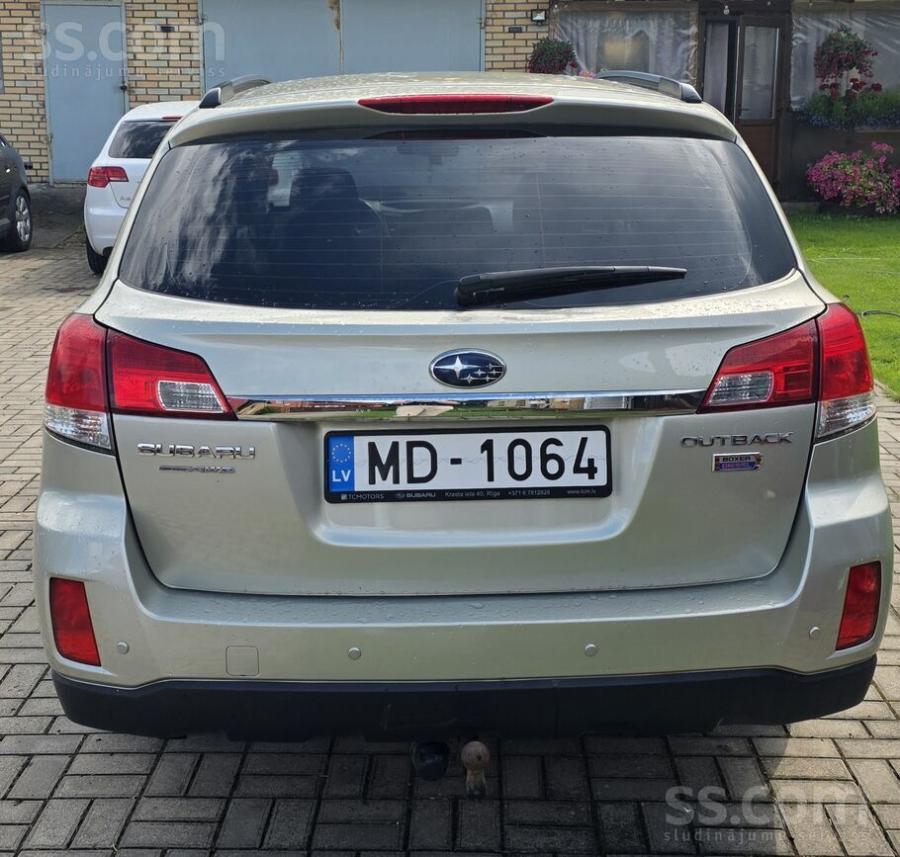 Green Subaru Outback 2011 in Kraslava, with an engine capacity of 2.00 L and mileage of 306 thousand km for 3350 €, photo 6 on AUTOMOTO.COM.LV