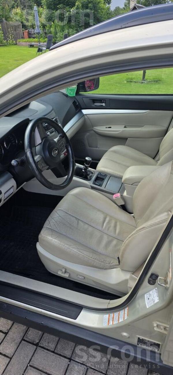 Green Subaru Outback 2011 in Kraslava, with an engine capacity of 2.00 L and mileage of 306 thousand km for 3350 €, photo 6 on AUTOMOTO.COM.LV