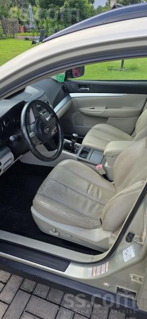 Green Subaru Outback 2011 in Kraslava, with an engine capacity of 2.00 L and mileage of 306 thousand km for 3350 €, photo 7 on AUTOMOTO.COM.LV