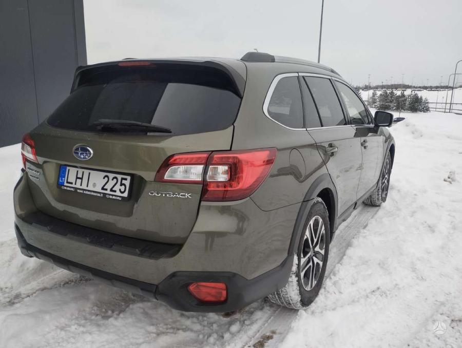 Green Subaru Outback 2019 in Vilnius, with an engine capacity of 2.50 L and mileage of 106 thousand km for 18500 €, photo 8 on AUTOMOTO.COM.LV