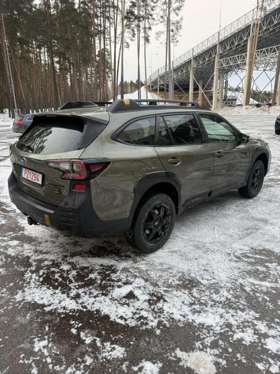 Green Subaru Outback 2022 in Druskininkai, with an engine capacity of 2.40 L and mileage of 121 thousand km for 22500 €, photo 2 on AUTOMOTO.COM.LV