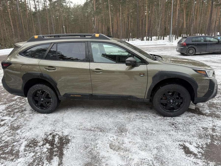 Green Subaru Outback 2022 in Druskininkai, with an engine capacity of 2.40 L and mileage of 121 thousand km for 22500 €, photo 3 on AUTOMOTO.COM.LV