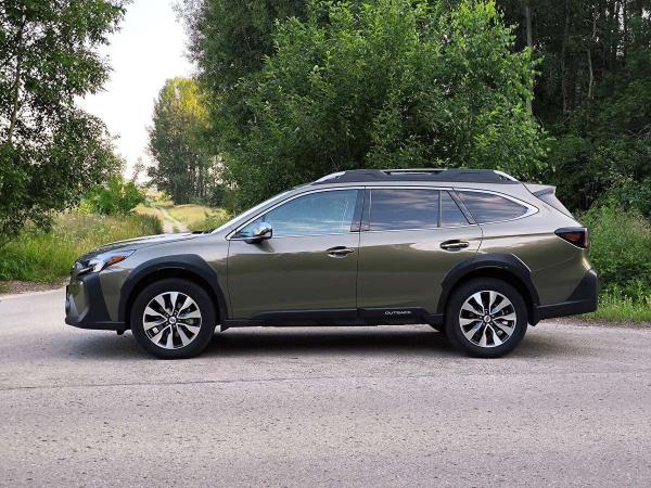 Green Subaru Outback 2025 in Druskininkai, with an engine capacity of 2.39 L and mileage of 18 thousand km for 28300 €, photo 4 on AUTOMOTO.COM.LV