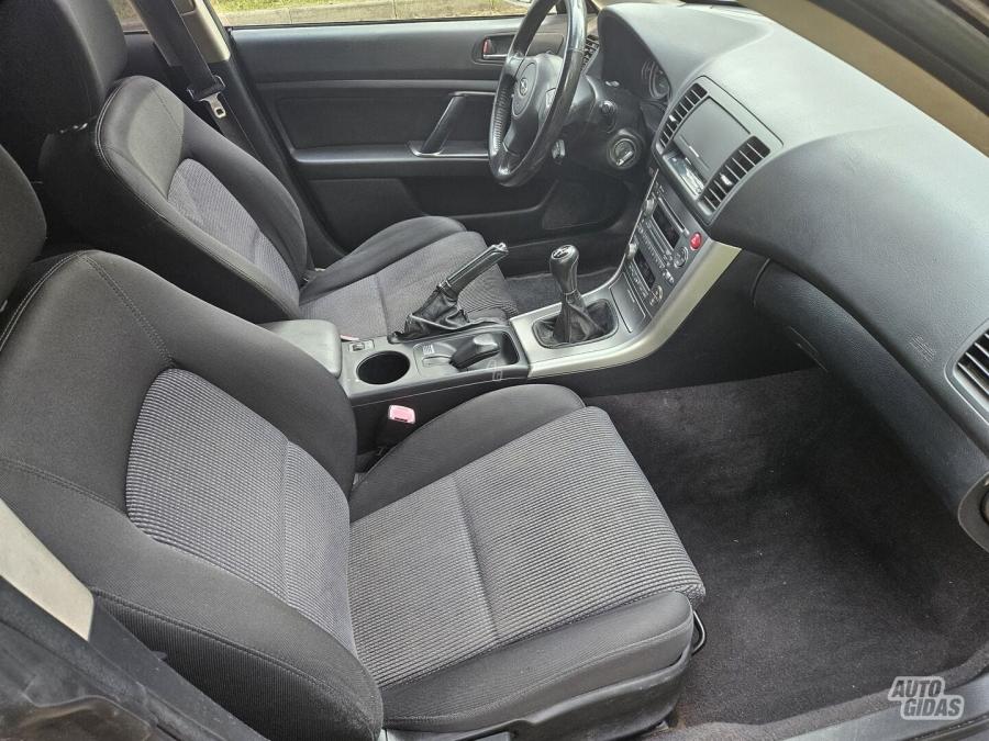 Grey Subaru Outback 2006 in Kaunas, with an engine capacity of 2.50 L and mileage of 230 thousand km for 2650 €, photo 19 on AUTOMOTO.COM.LV