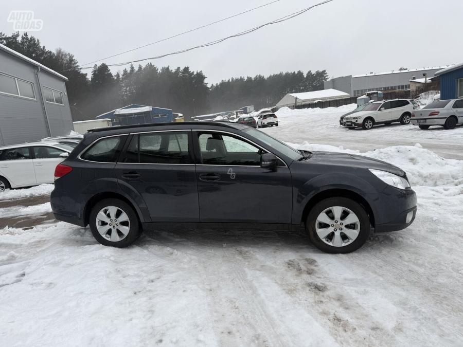 Pelēks Subaru Outback 2010 Viļņa, ar dzinēja tilpumu 2.00 L un nobraukumu 188 tūkst. km par 3950 €, foto 3 vietnē AUTOMOTO.COM.LV