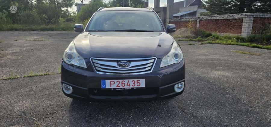 Grey Subaru Outback 2010 in Utena, with an engine capacity of 2.50 L and mileage of 270 thousand km for 7950 €, photo 3 on AUTOMOTO.COM.LV