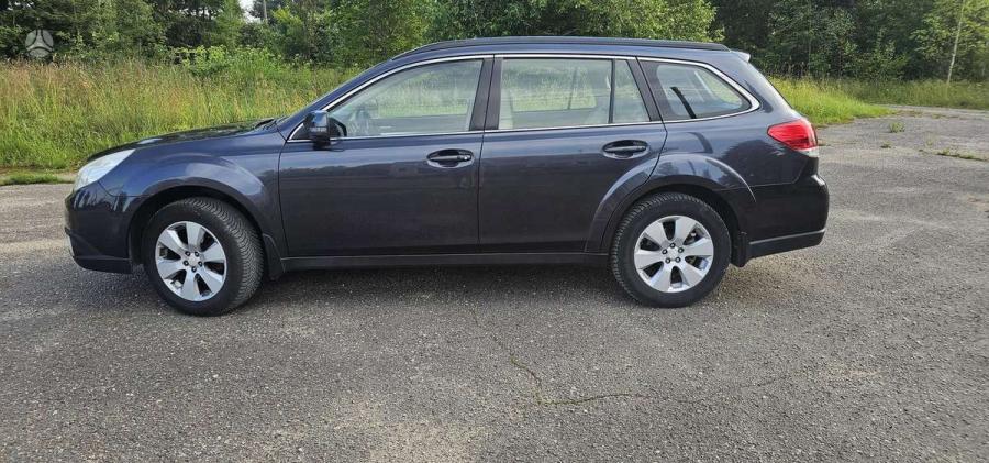 Grey Subaru Outback 2010 in Utena, with an engine capacity of 2.50 L and mileage of 270 thousand km for 7950 €, photo 9 on AUTOMOTO.COM.LV
