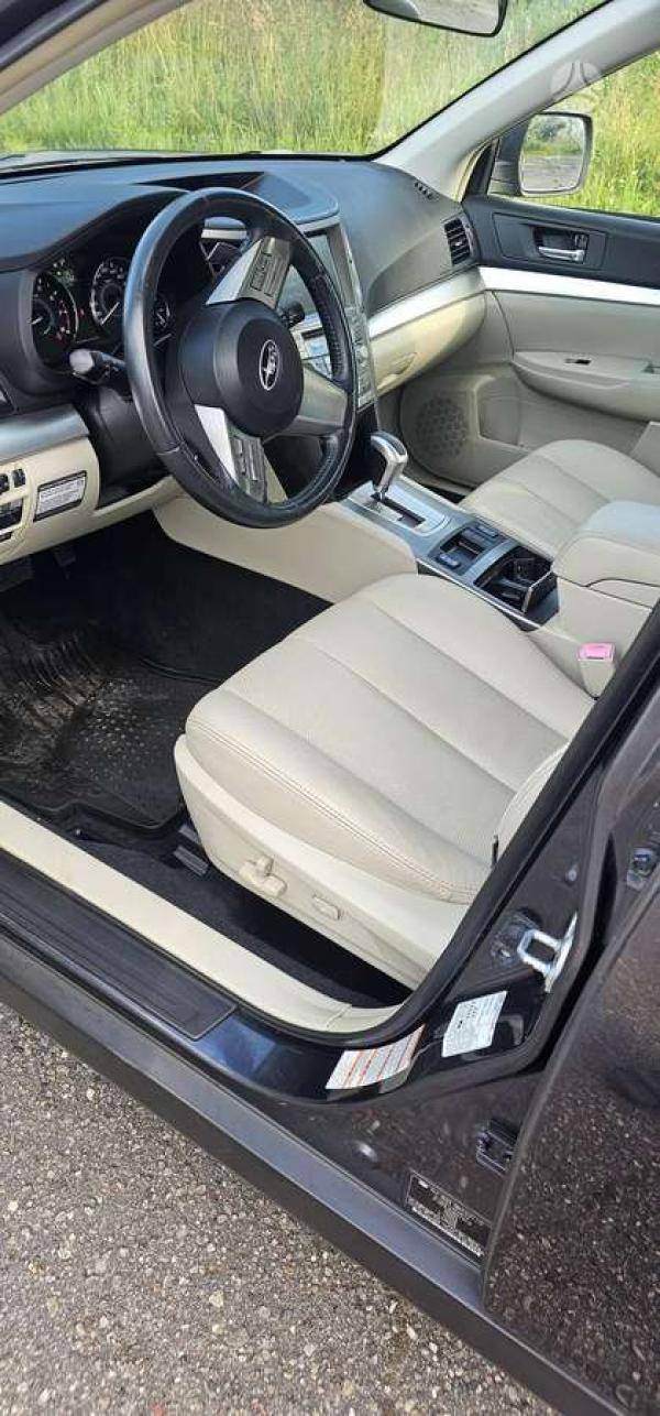 Grey Subaru Outback 2010 in Utena, with an engine capacity of 2.50 L and mileage of 270 thousand km for 7950 €, photo 9 on AUTOMOTO.COM.LV
