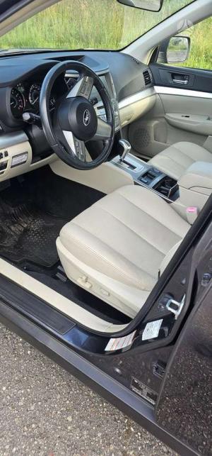 Grey Subaru Outback 2010 in Utena, with an engine capacity of 2.50 L and mileage of 270 thousand km for 7950 €, photo 10 on AUTOMOTO.COM.LV