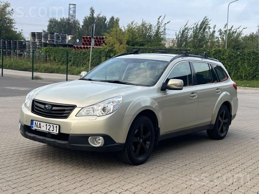 Grey Subaru Outback 2010 in Riga, with an engine capacity of 2.50 L and mileage of 352 thousand km for 3200 €, photo 1 on AUTOMOTO.COM.LV