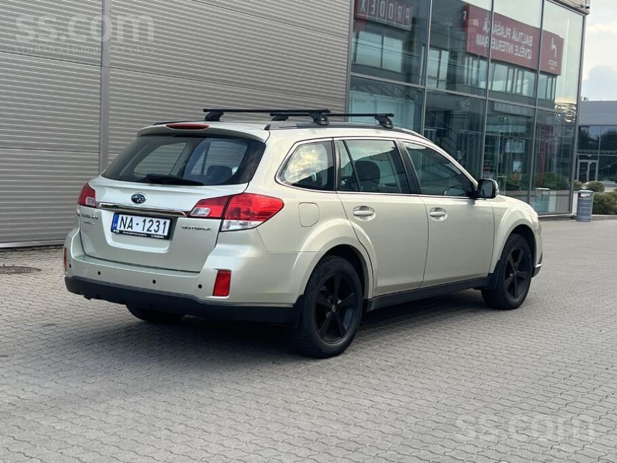 Grey Subaru Outback 2010 in Riga, with an engine capacity of 2.50 L and mileage of 352 thousand km for 3200 €, photo 4 on AUTOMOTO.COM.LV