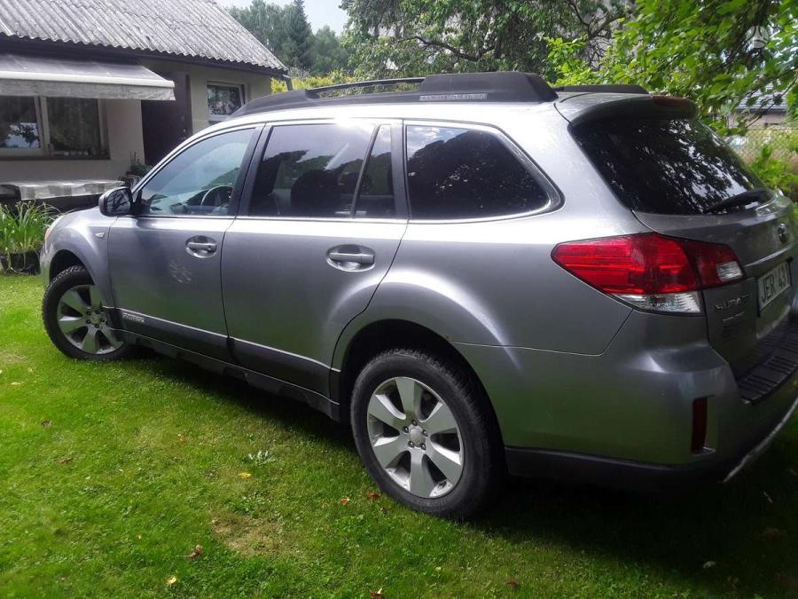Pelēks Subaru Outback 2011 Viļņa, ar dzinēja tilpumu 2.46 L un nobraukumu 241 tūkst. km par 3900 €, foto 3 vietnē AUTOMOTO.COM.LV